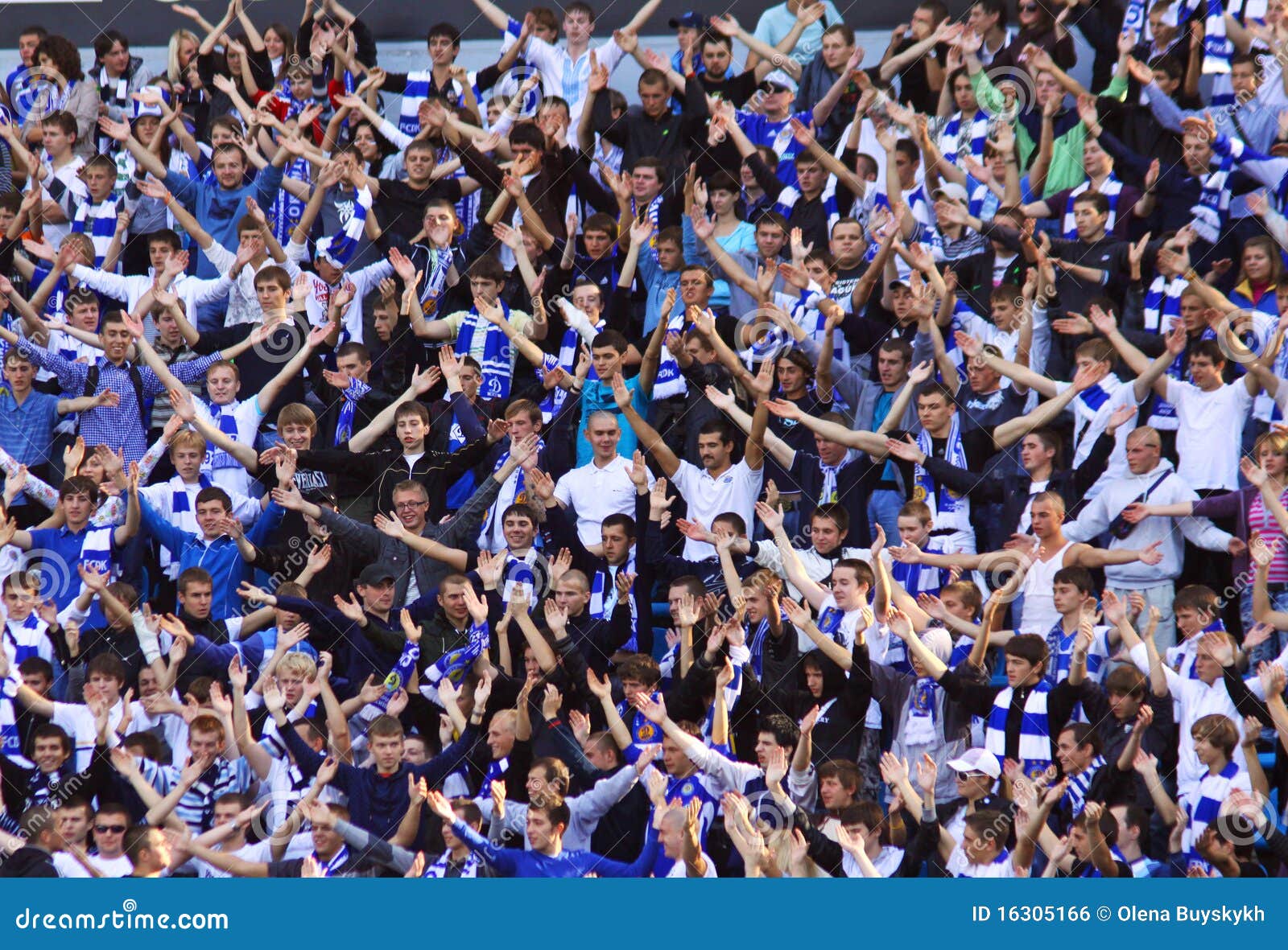 FC Dynamo Kiev supporters editorial photo. Image of scarf - 16305166