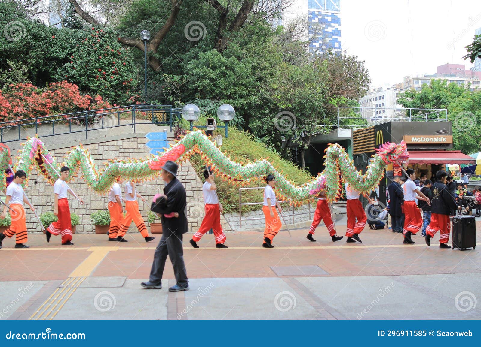 Feb 19 2015 Dragon for the Show in China Town Editorial Image - Image ...