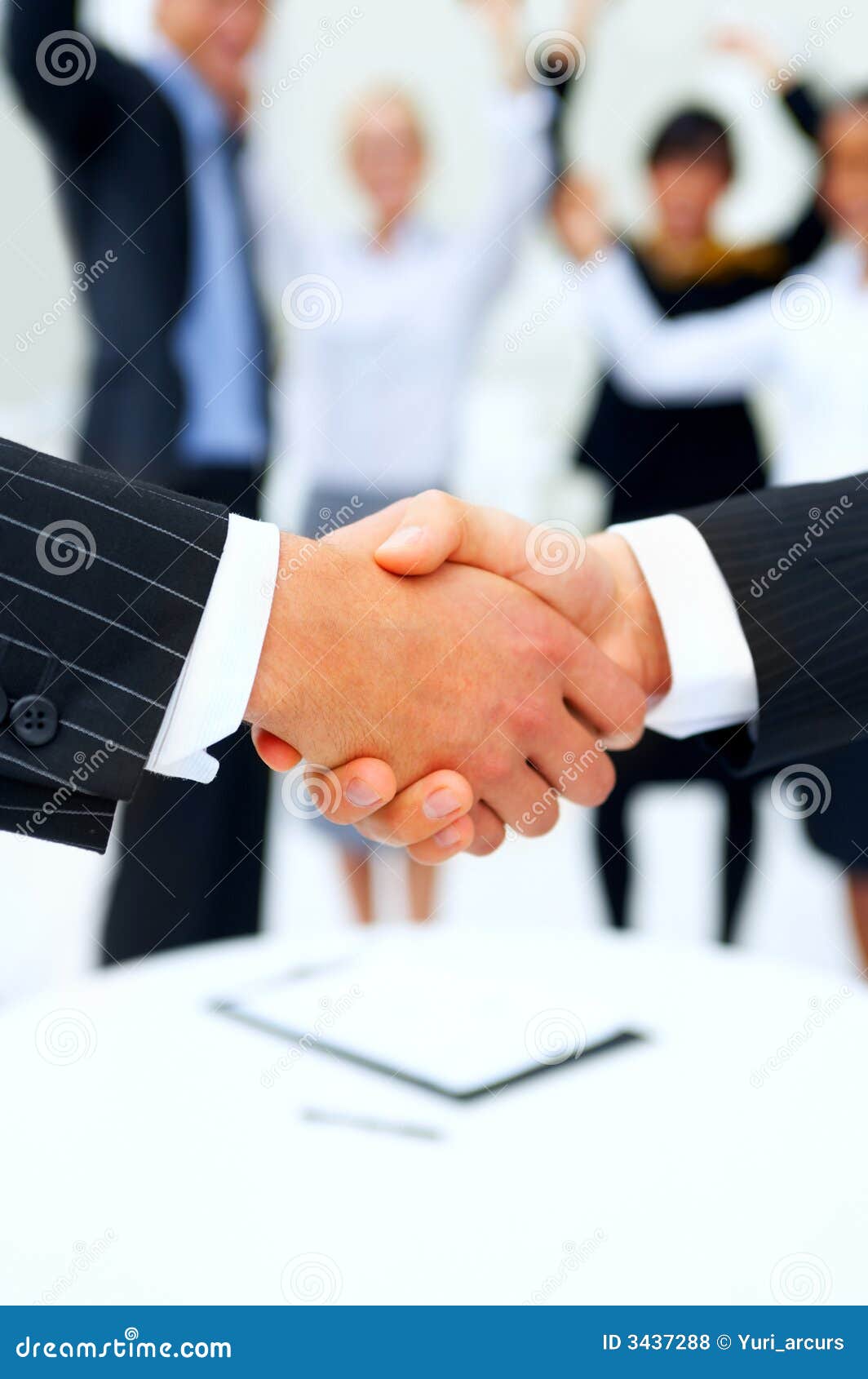 Fechando o negócio foto de stock. Imagem de mensagem, equipe - 3437288