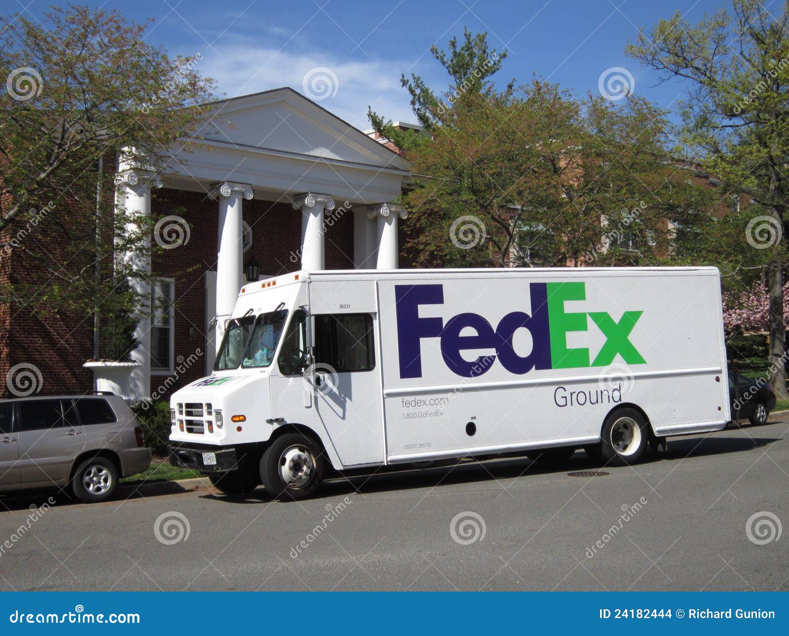 Fed Ex Ground editorial stock image. Image of columbia - 24182444