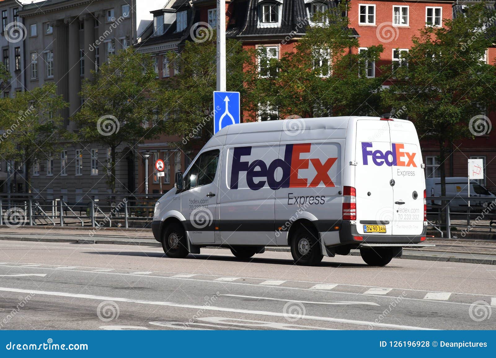 FEDERAL EXPRESS ENTREGA a VAN Foto de archivo editorial - Imagen de ...