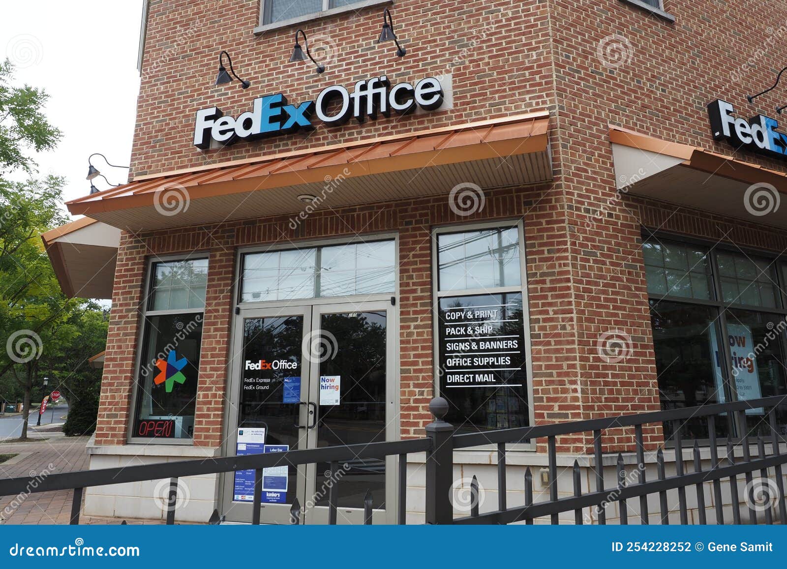 Federal Express Stores Makes Sending and Receiving Package Convenient ...