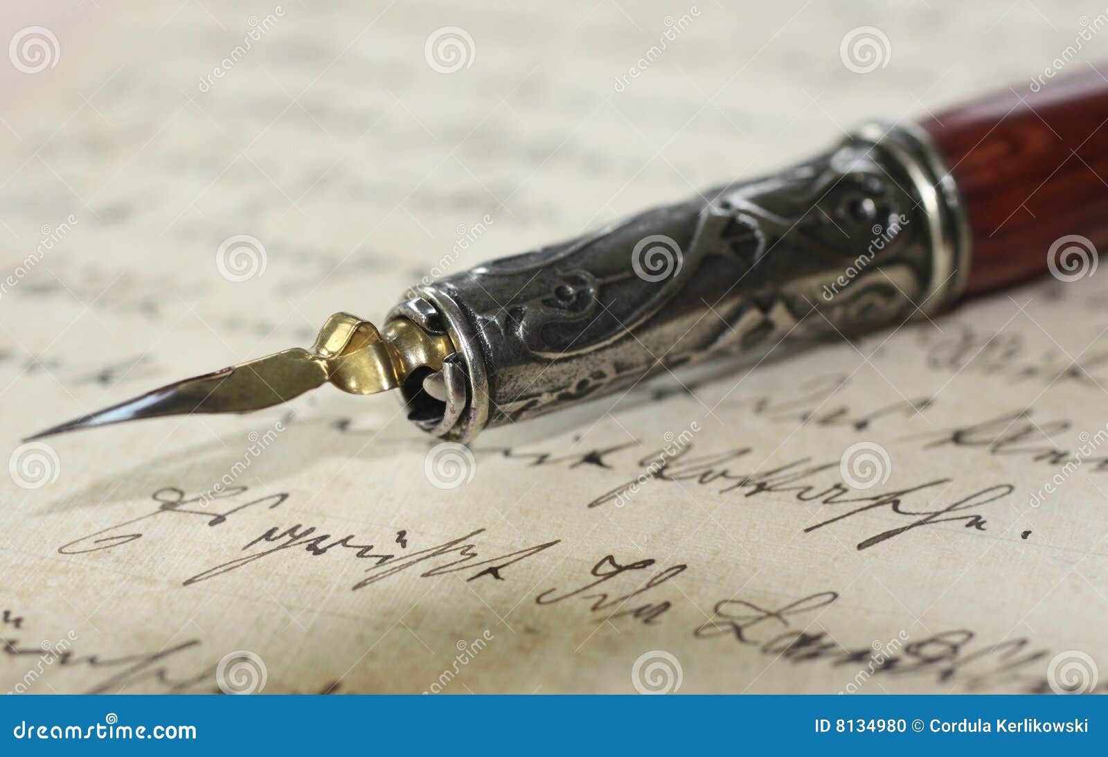 Federhalterung Auf Einem Alten Zeichen Stockfoto - Bild von text ...