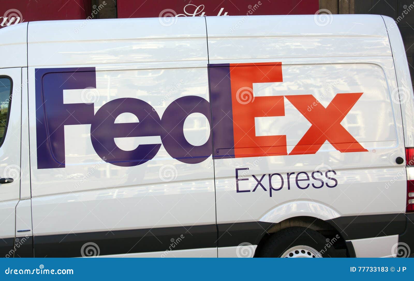 Fedex Em Um Transporte Transporta Foto de Stock Editorial - Imagem de ...