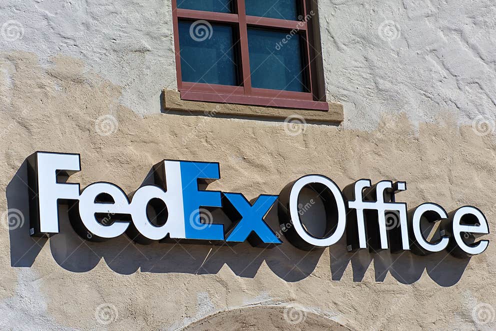 FedEx Office Building. editorial stock photo. Image of business - 38417378