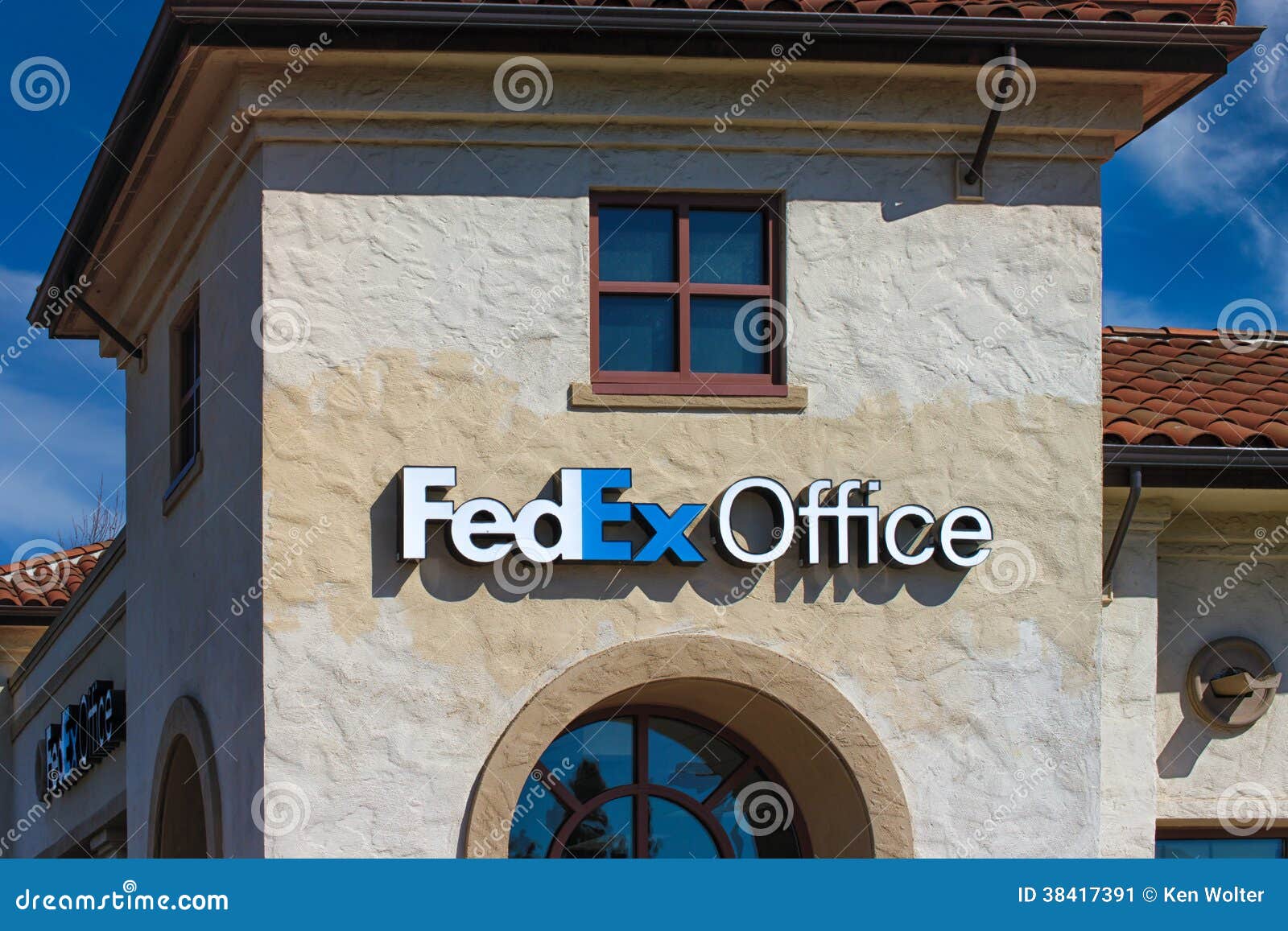 FedEx Office Building. editorial photo. Image of moving - 38417391