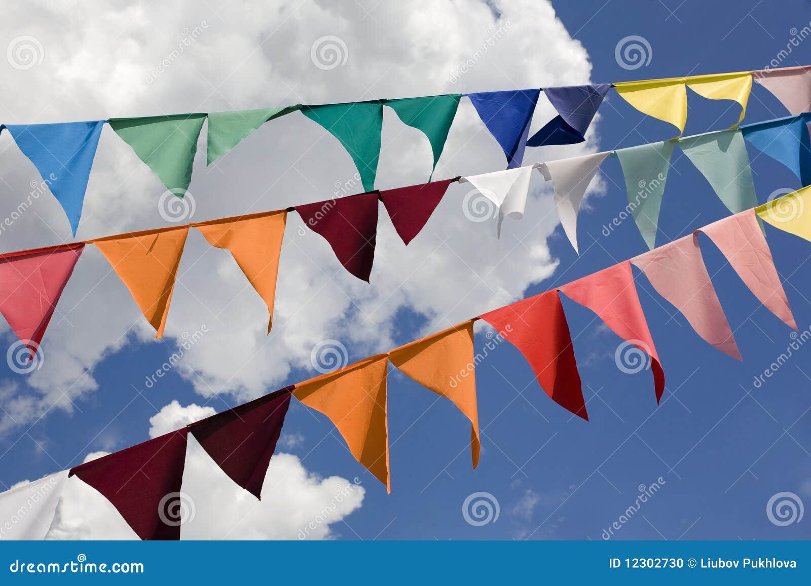 Feest vlaggen stock foto. Image of wind, vakantie, straat - 12302730