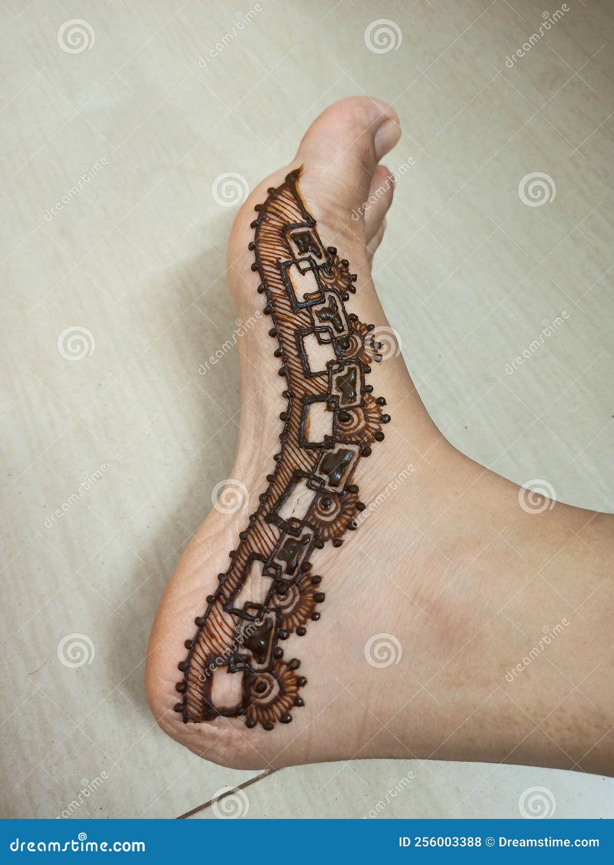 Feet design henna stock photo. Image of designhenna - 256003388
