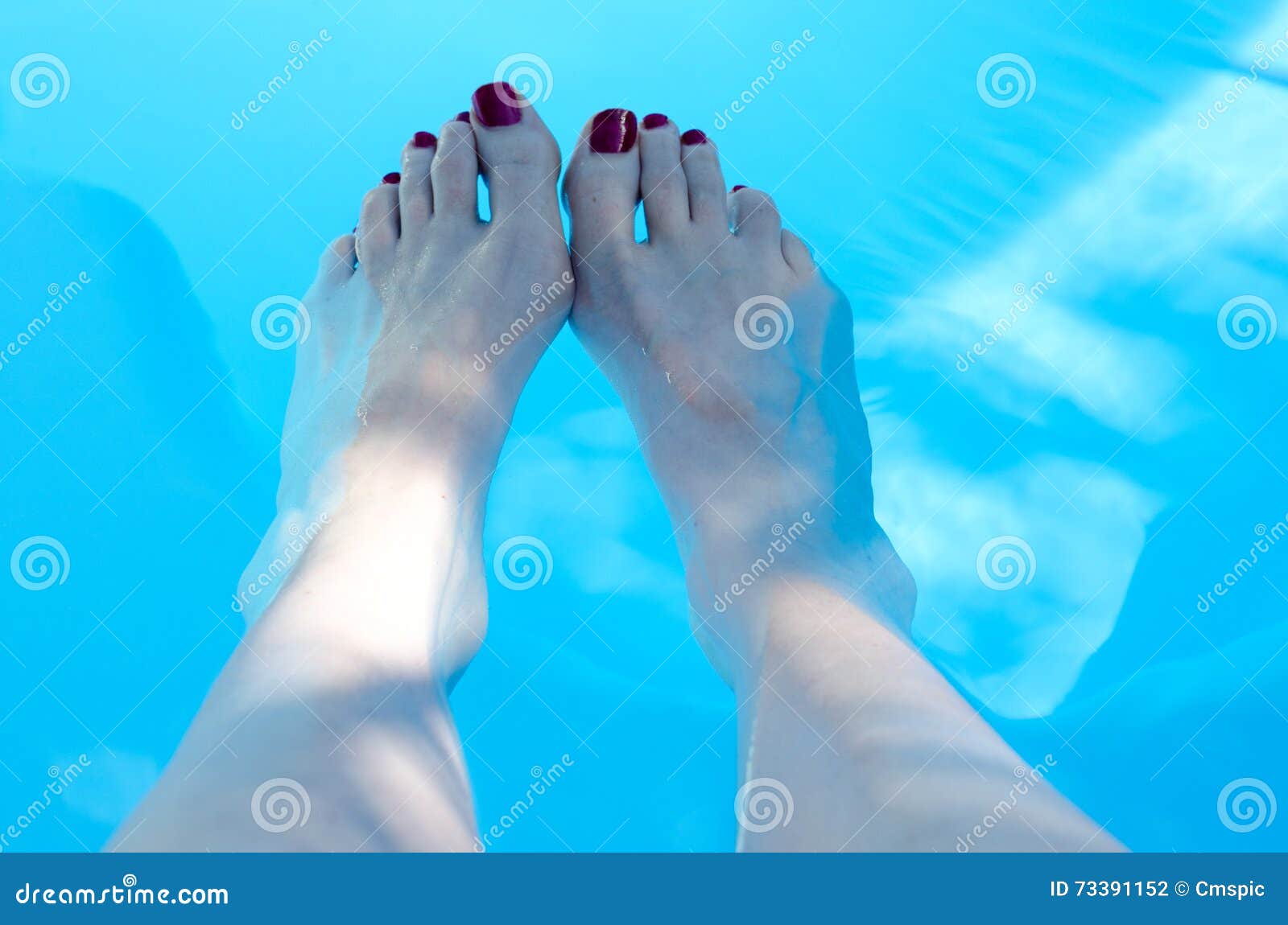 Girl Feet Underwater Stock Photos - Download 261 Royalty Free Photos