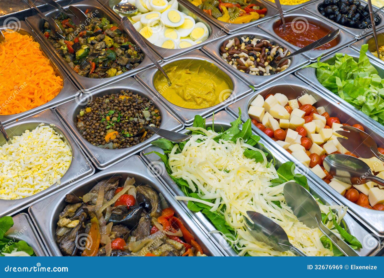 Feines Salatbuffet stockbild. Bild von linsen, feinschmecker - 32676969