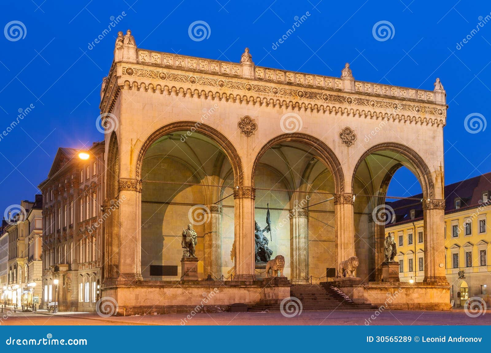 Feldherrnhalle at Odeonsplatz in Munich, Bavaria, Germany Stock Image ...