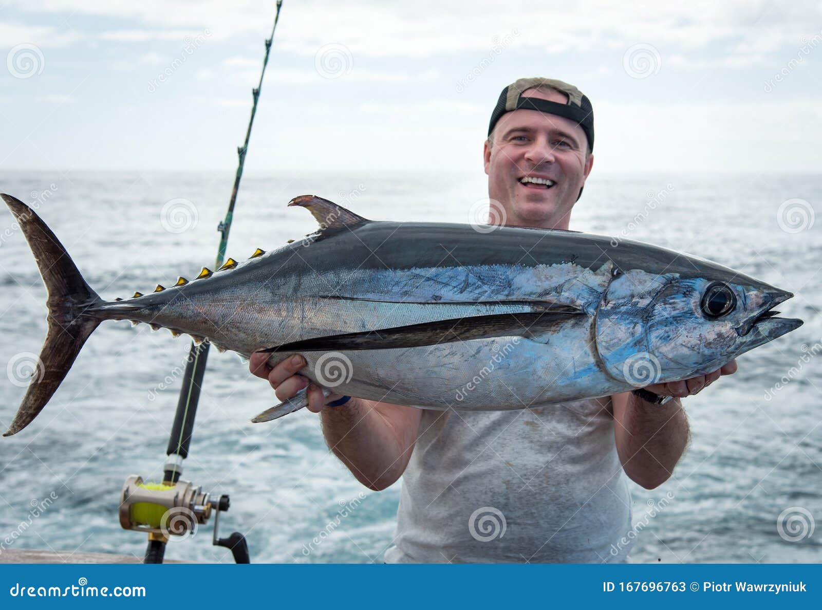 Feliz anjo com atum grande imagem de stock. Imagem de azul - 167696763