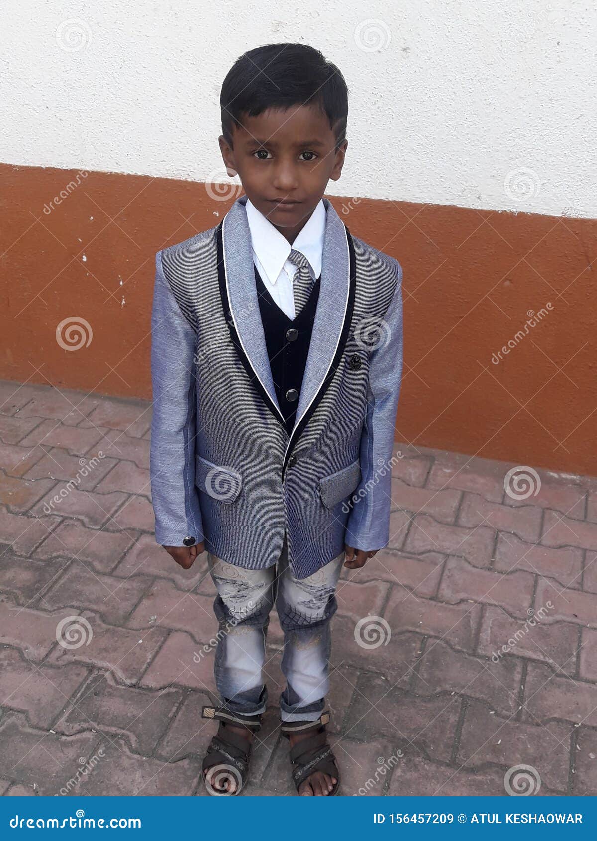 Feliz chico guapo imagen de archivo. Imagen de chaqueta - 156457209