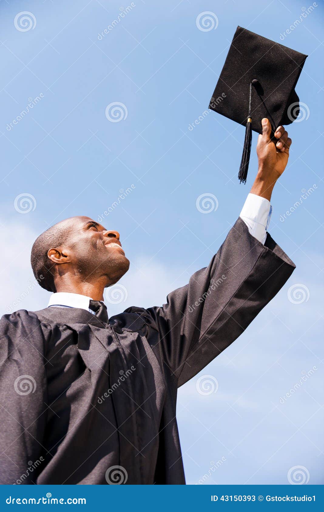 Feliz de ser graduado imagen de archivo. Imagen de universidad - 43150393