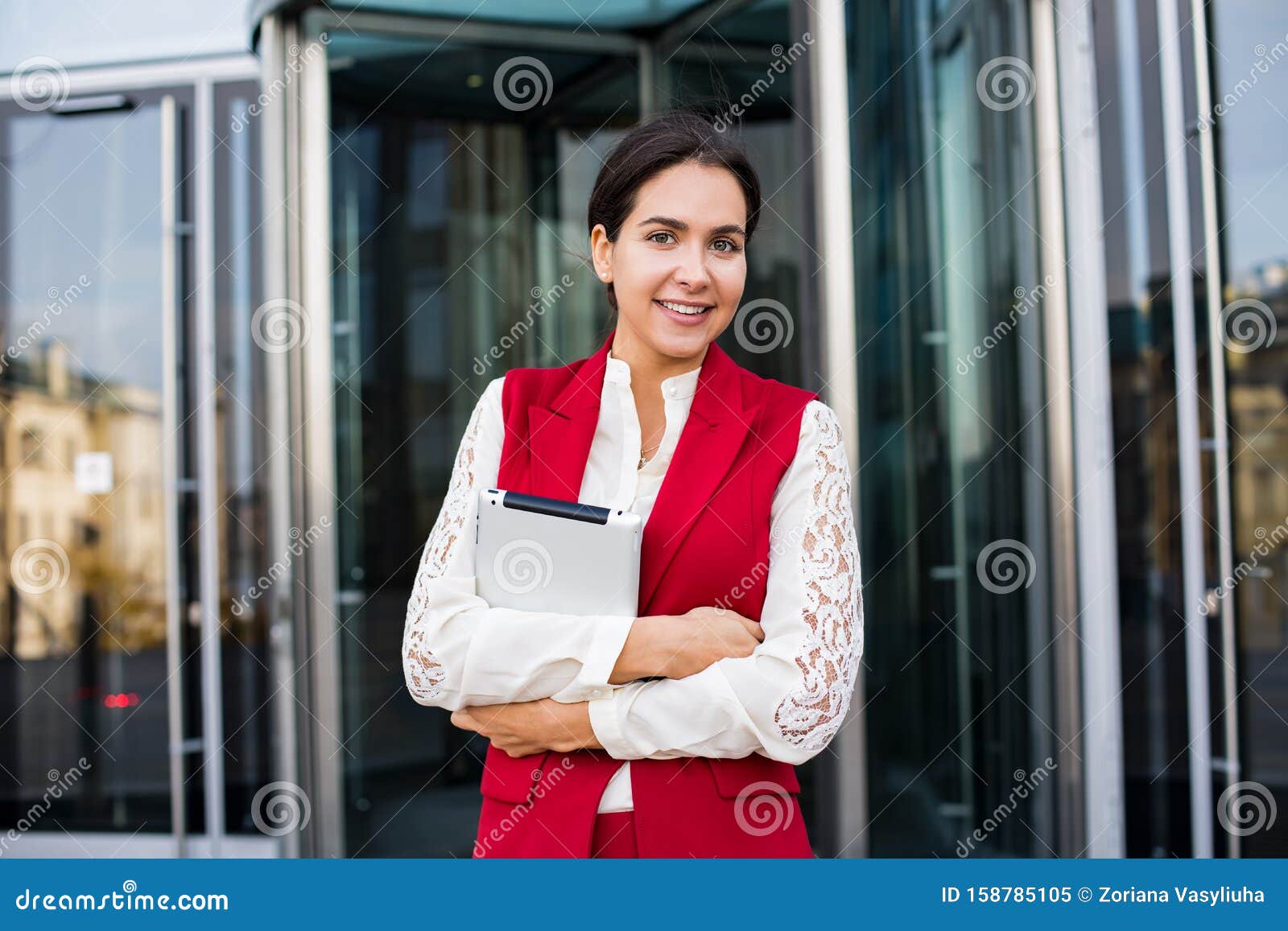 Feliz Mujer Directora Ejecutiva En Ropa Formal Imagen de archivo ...