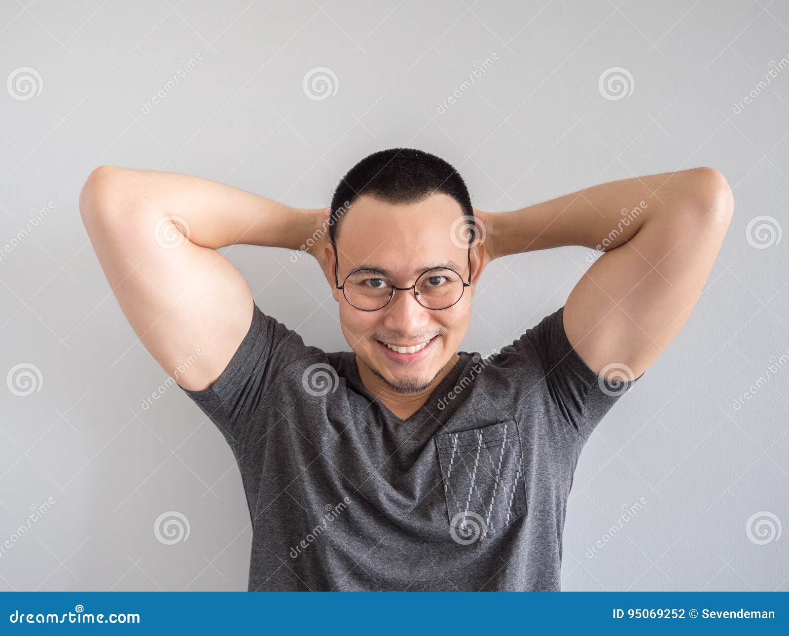 Feliz Y Relaje Al Hombre Independiente Foto de archivo - Imagen de ...