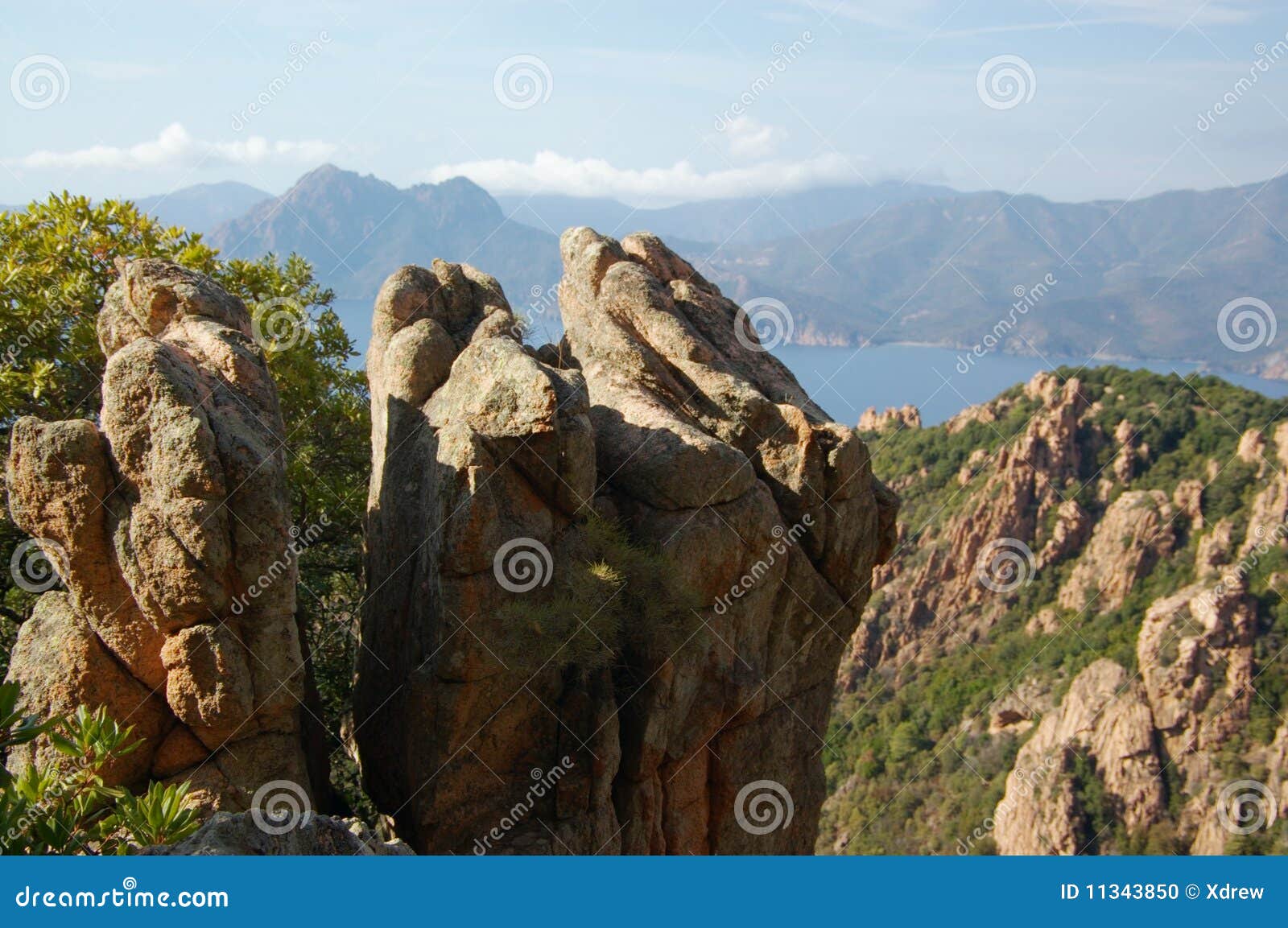 Felsen Von Calanche De Piana in Korsika Stockfoto - Bild von bucht ...