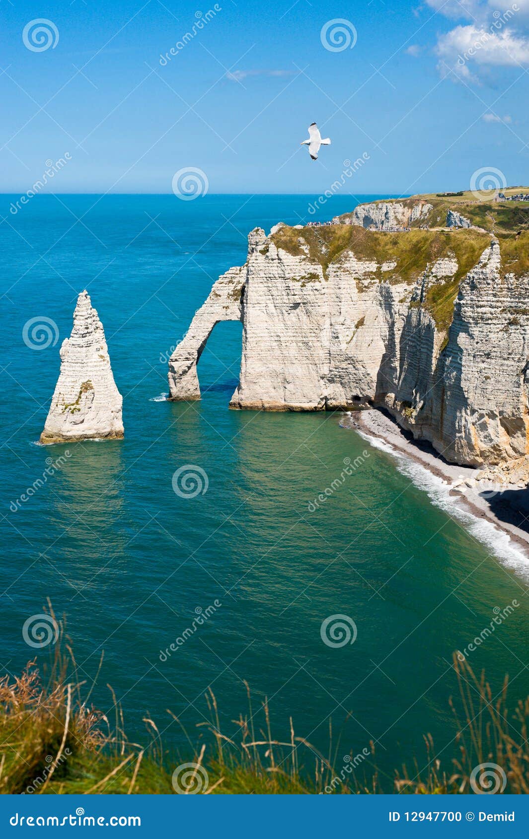 Felsiger Strand in Normandie, Frankreich Stockfoto - Bild von ...