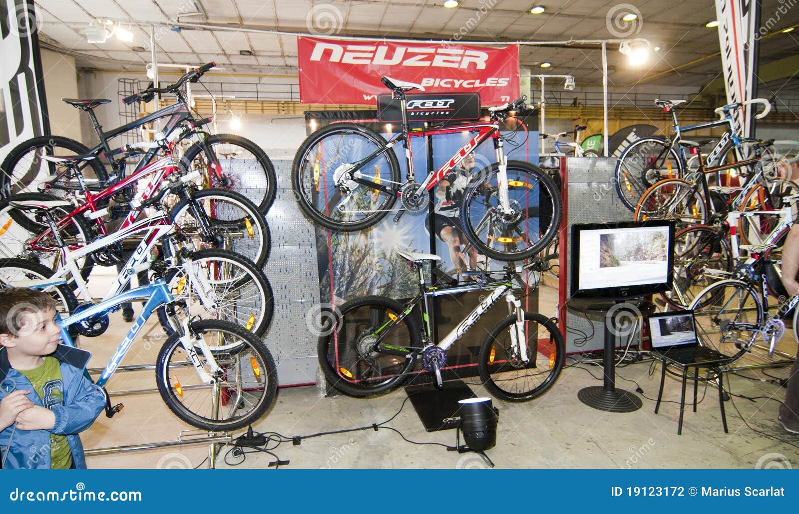Felt bicycles editorial photography. Image of exposition - 19123172