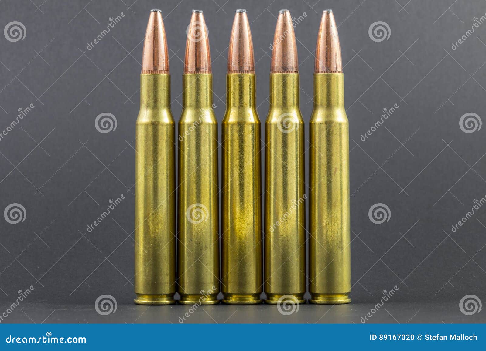 Fem kulor i rad arkivfoto. Bild av full, bakgrund, ammunition - 89167020