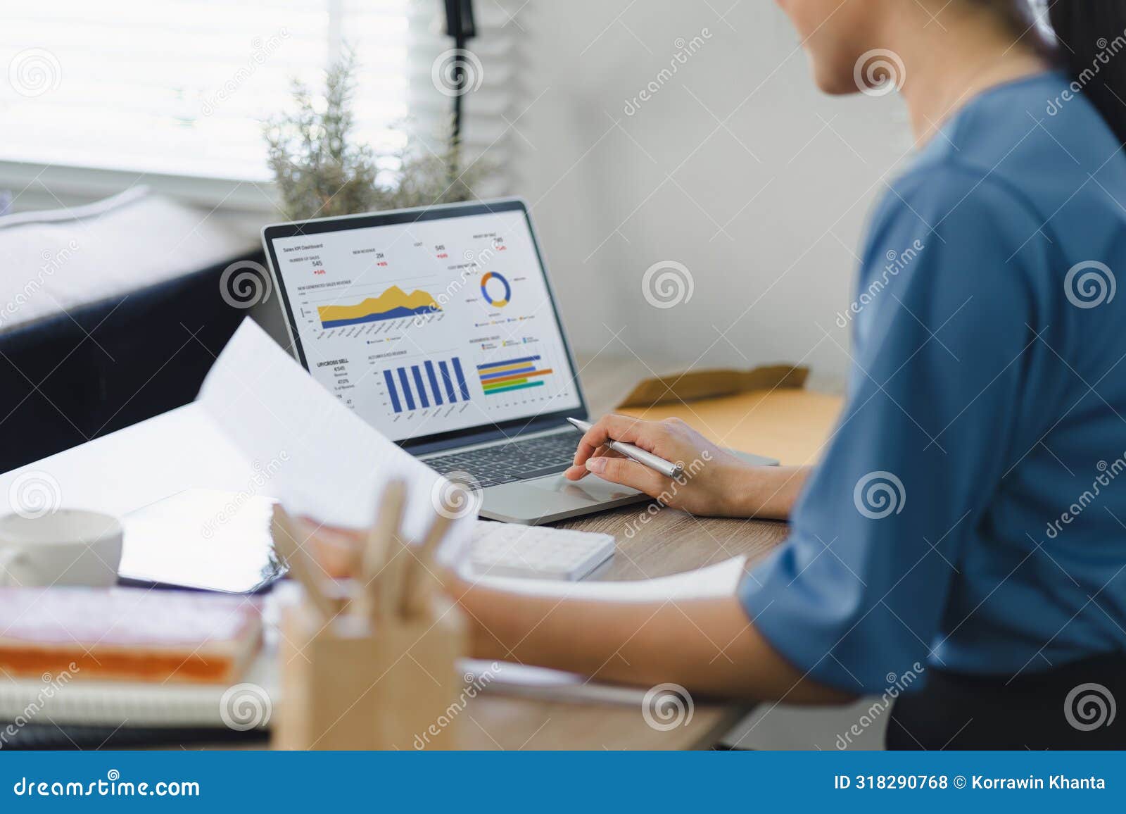 Female Advisor Financial Business Analytics Using Data Dashboard Graphs ...