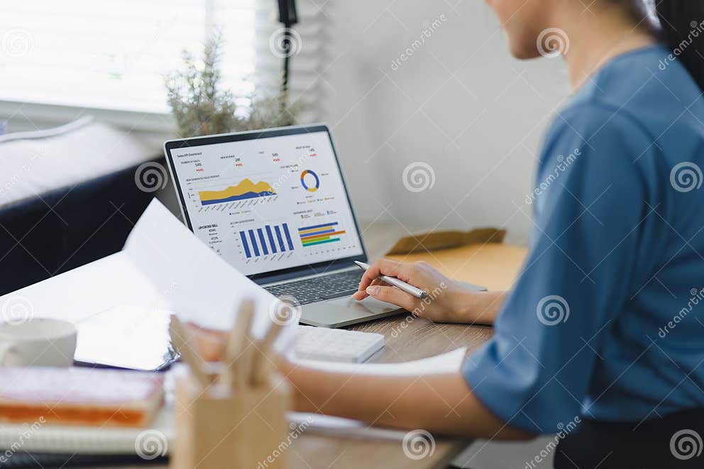 Female Advisor Financial Business Analytics Using Data Dashboard Graphs ...