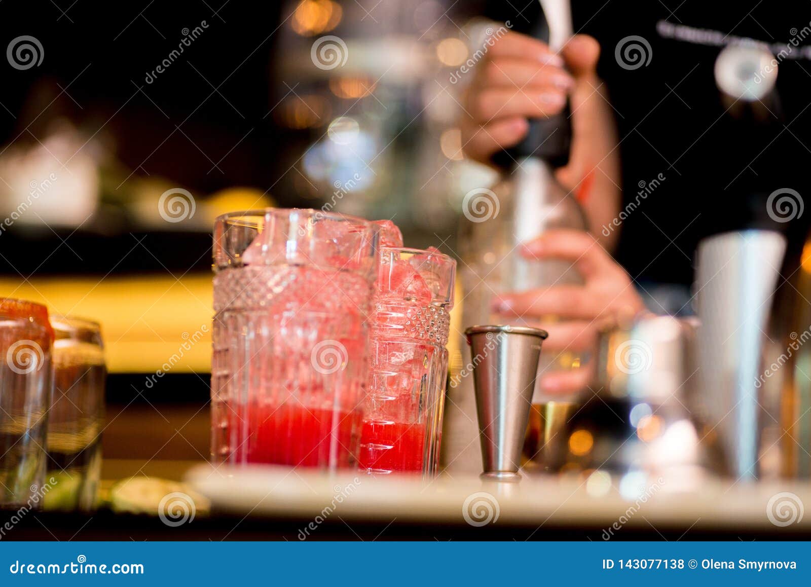 Bartender Preparing Cocktail Stock Photo - Image of mixed, hands: 143077138