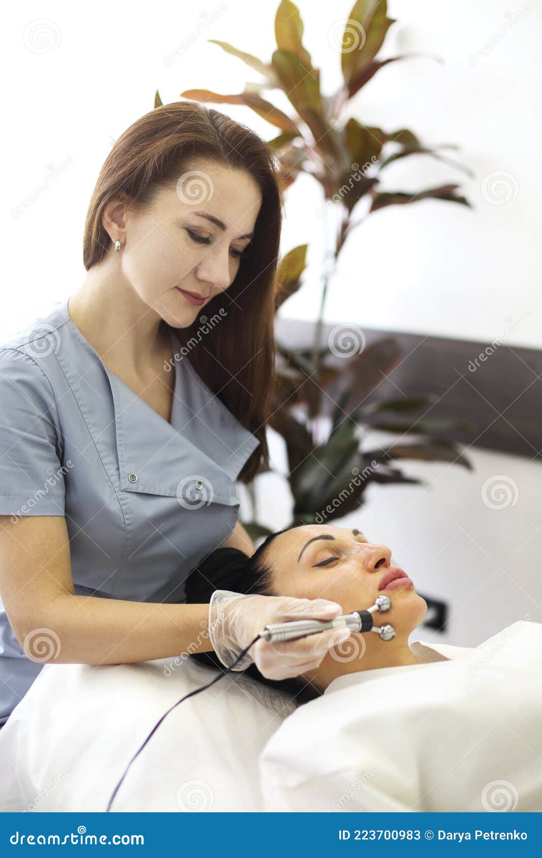 Female Beautician Using Machine for Microcurrent Treatment Stock Image ...