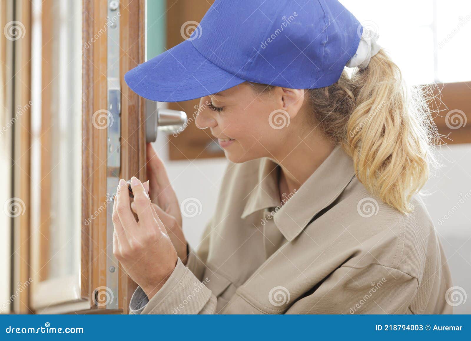 Fixing A Window Using Polyurethane Foam. Installing Polyurethane Foam ...