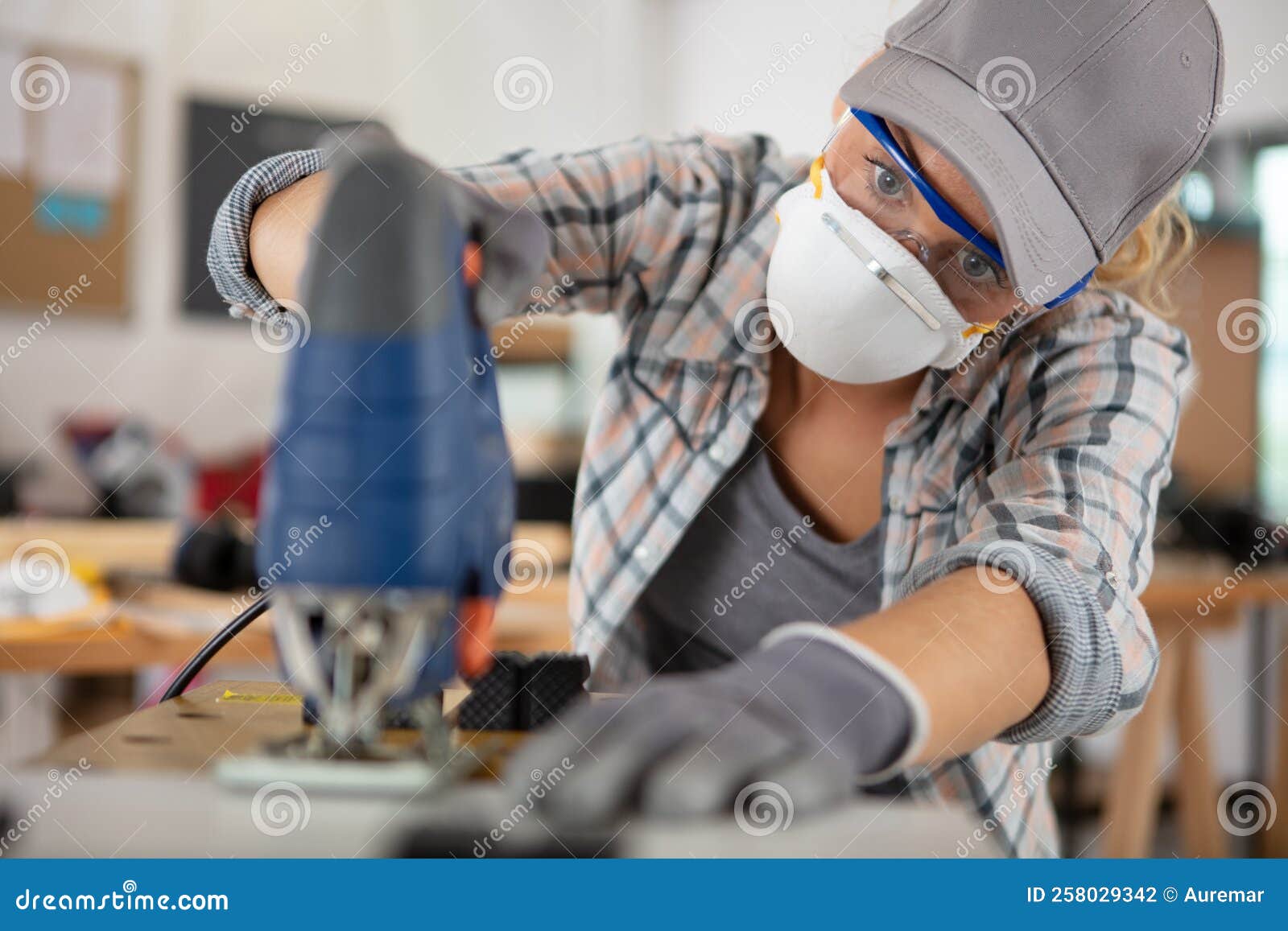 Female Carpenter Cutting Wood Using Power Saw Stock Photo - Image of ...