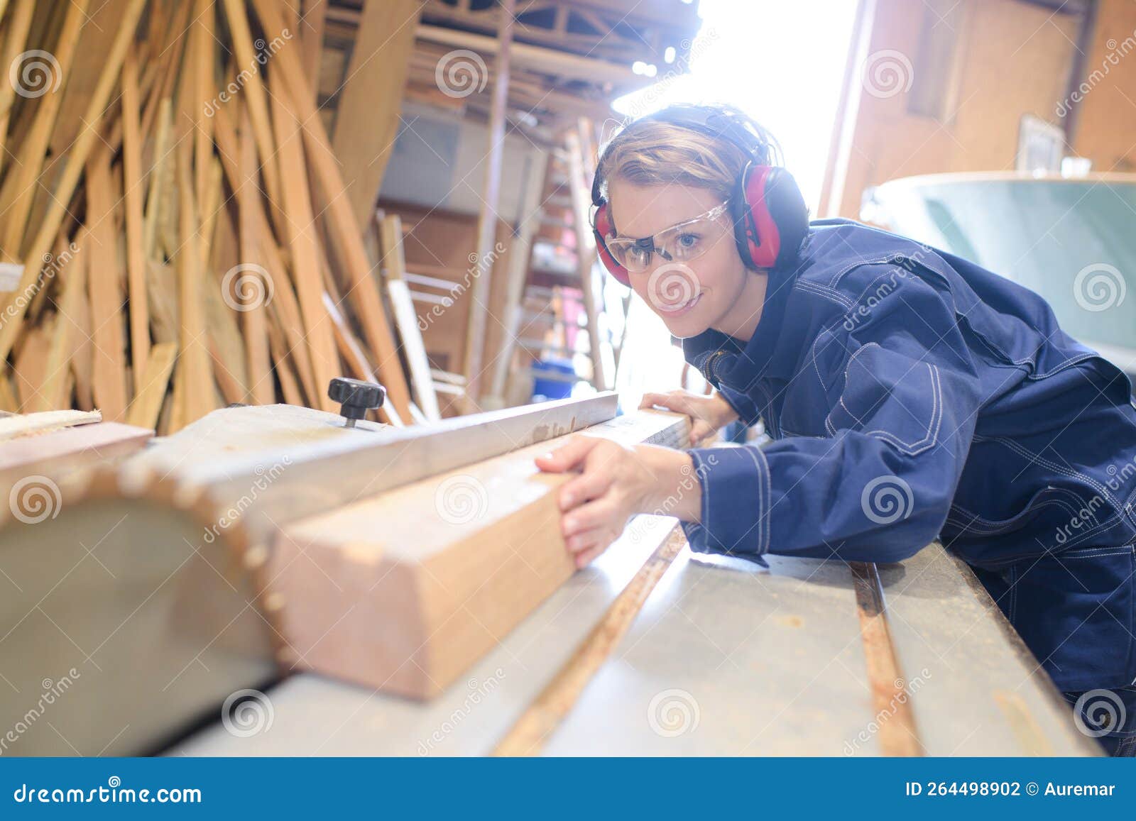 Female Carpenter Using Table Saw To Cut Wood in Workshop Stock Photo ...