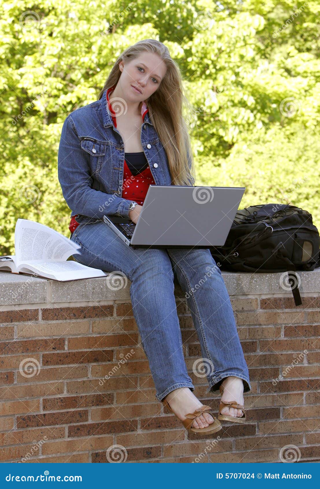 Female college student stock photo. Image of attractive - 5707024