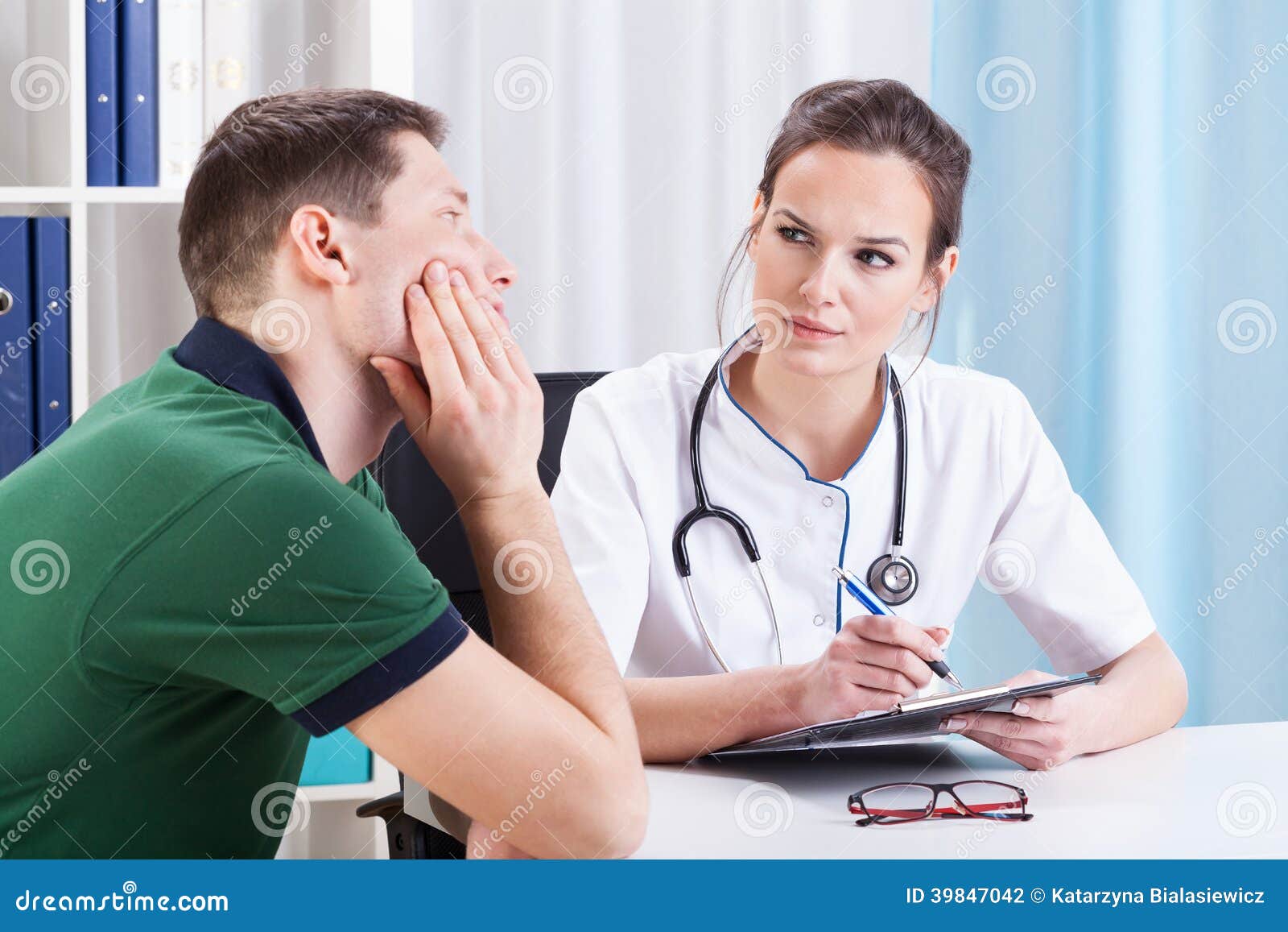 Female Doctor Diagnosing Patient Stock Photo - Image of practitioner ...