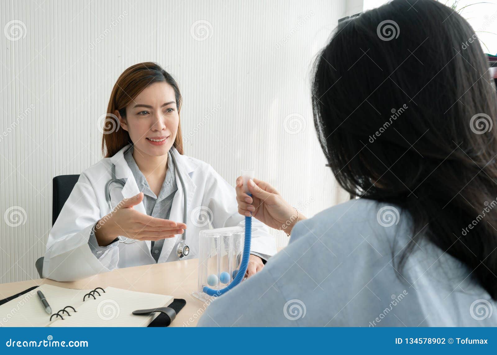 Female Doctor Explaining To Patient Stock Photo - Image of lung, care ...