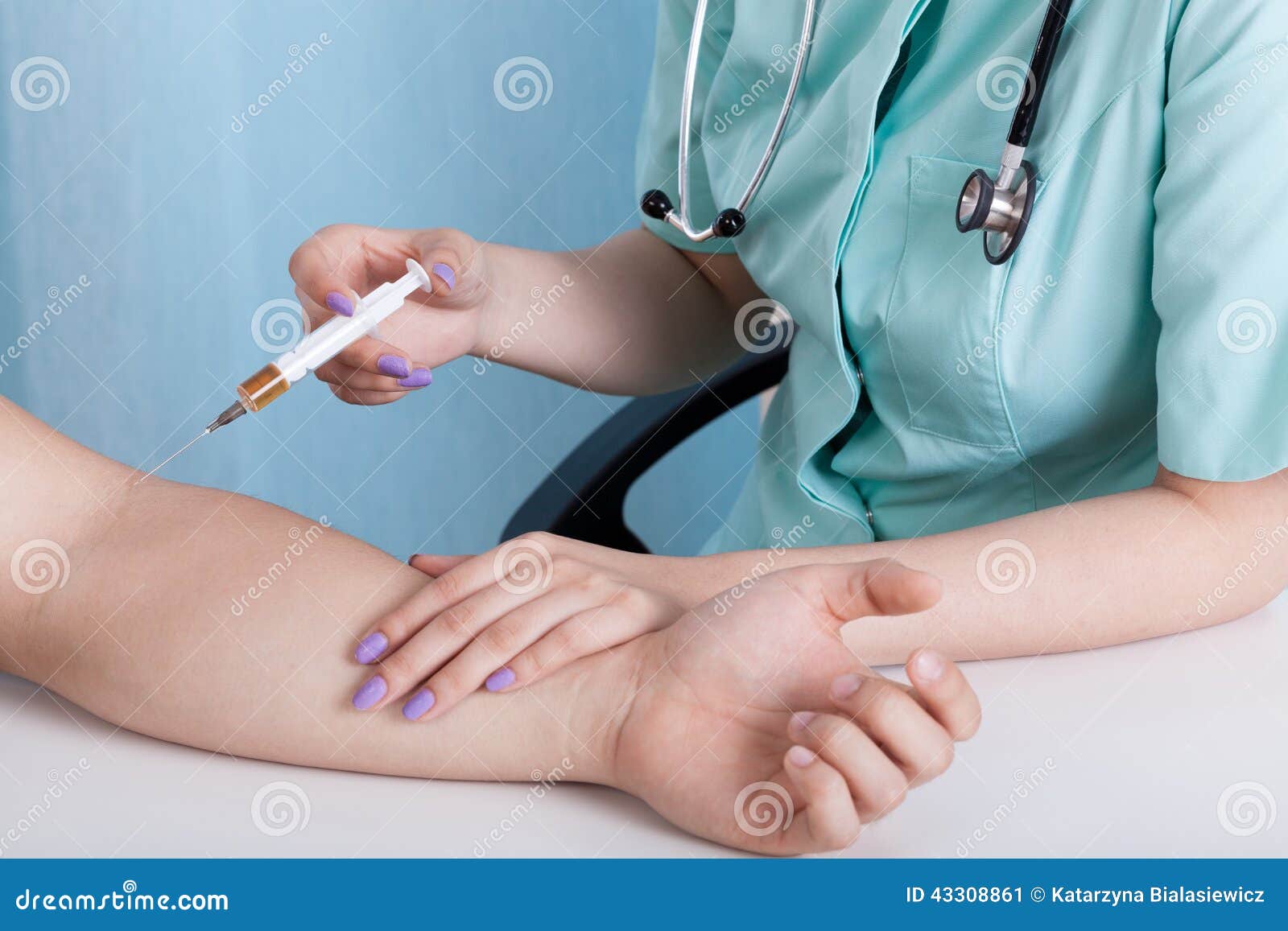Female Doctor Making an Injection Stock Image - Image of injection ...