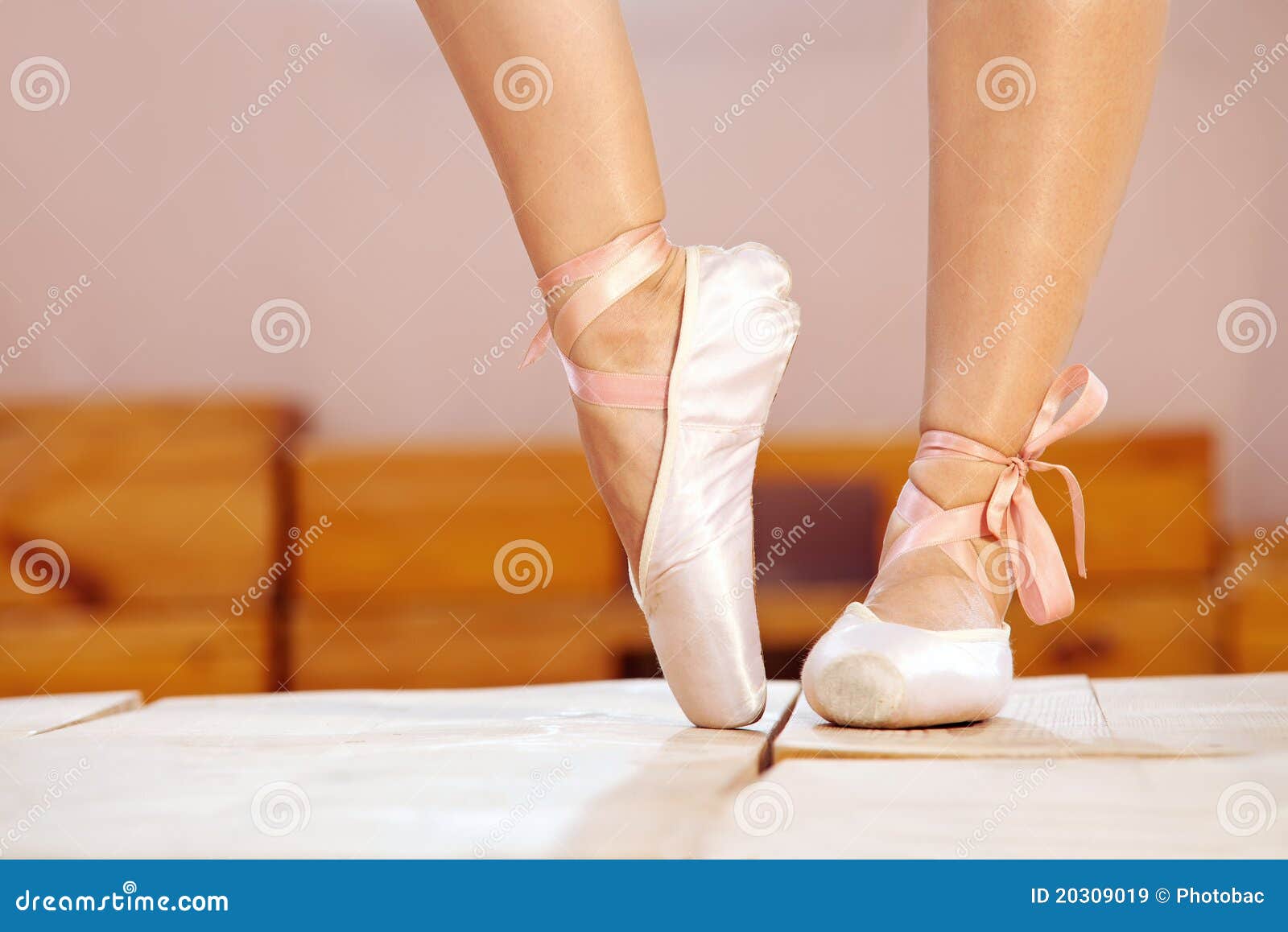 Female feet in pointes stock image. Image of floor, classic - 20309019