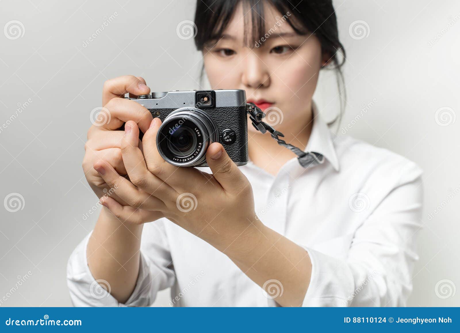 Female Hand Holding Modern Camera Mirrorless Camera. Camera in Hand ...