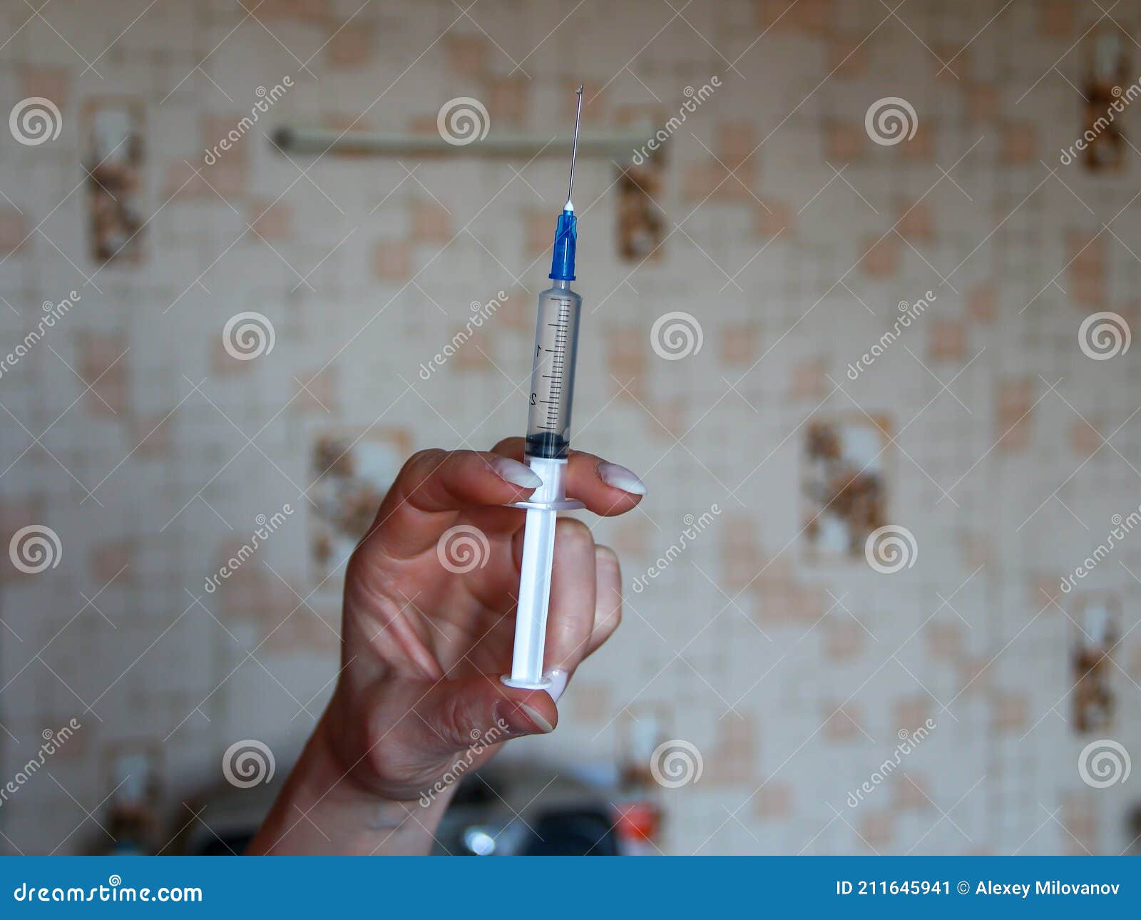 Female Hand Holding a Syringe Stock Image - Image of finger, backlight ...