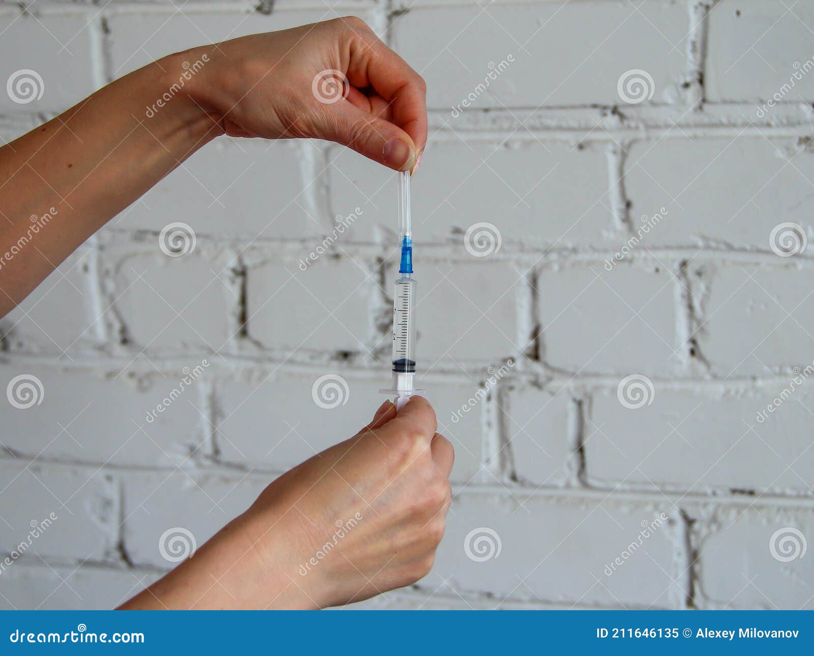 Female Hand Holding a Syringe Stock Image - Image of hold, illness ...