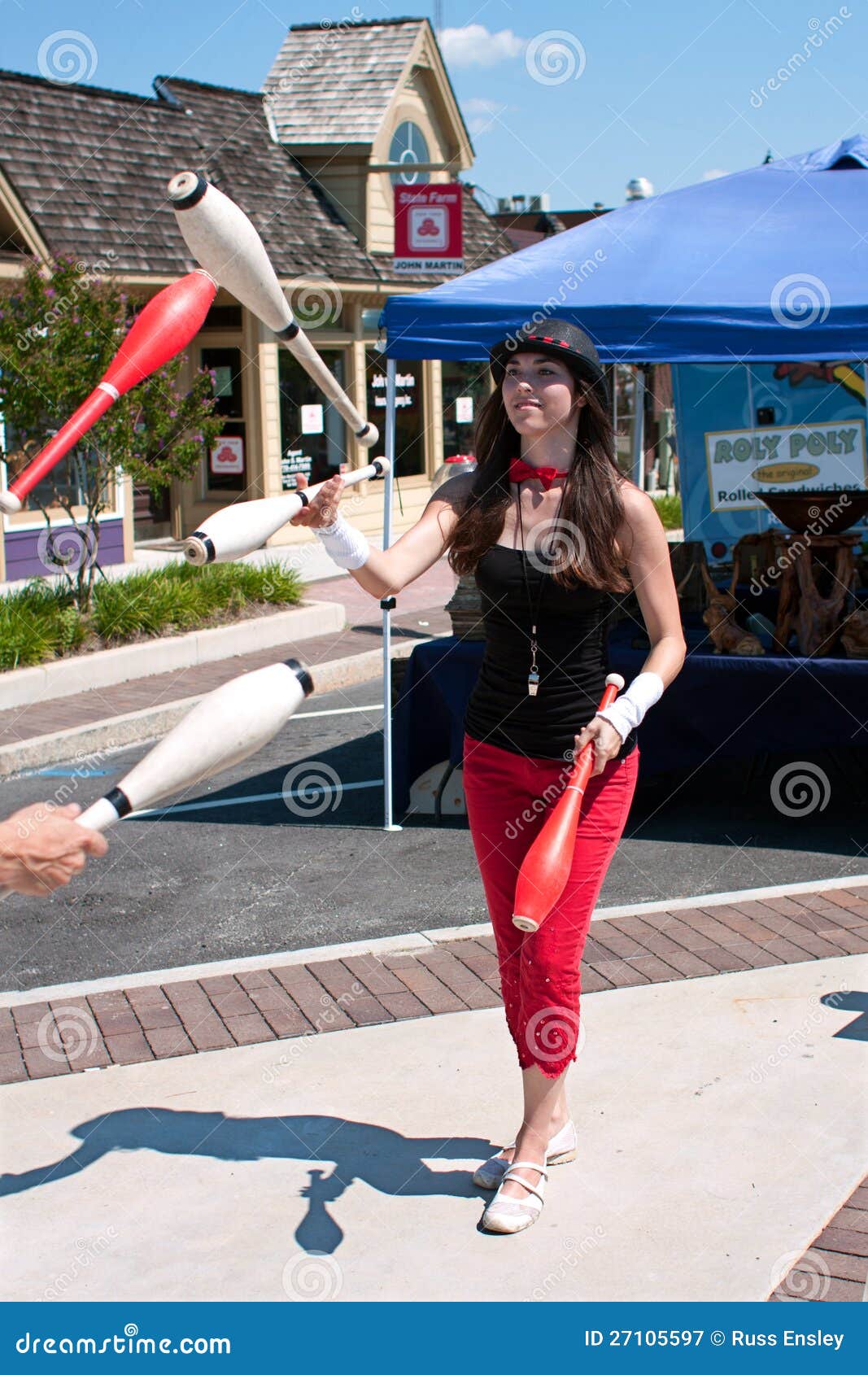 Female Juggler Performs at Summer Festival Editorial Photography ...