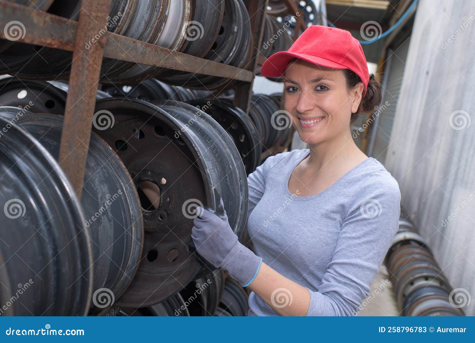Female mechanic at work stock image. Image of repair - 258796783