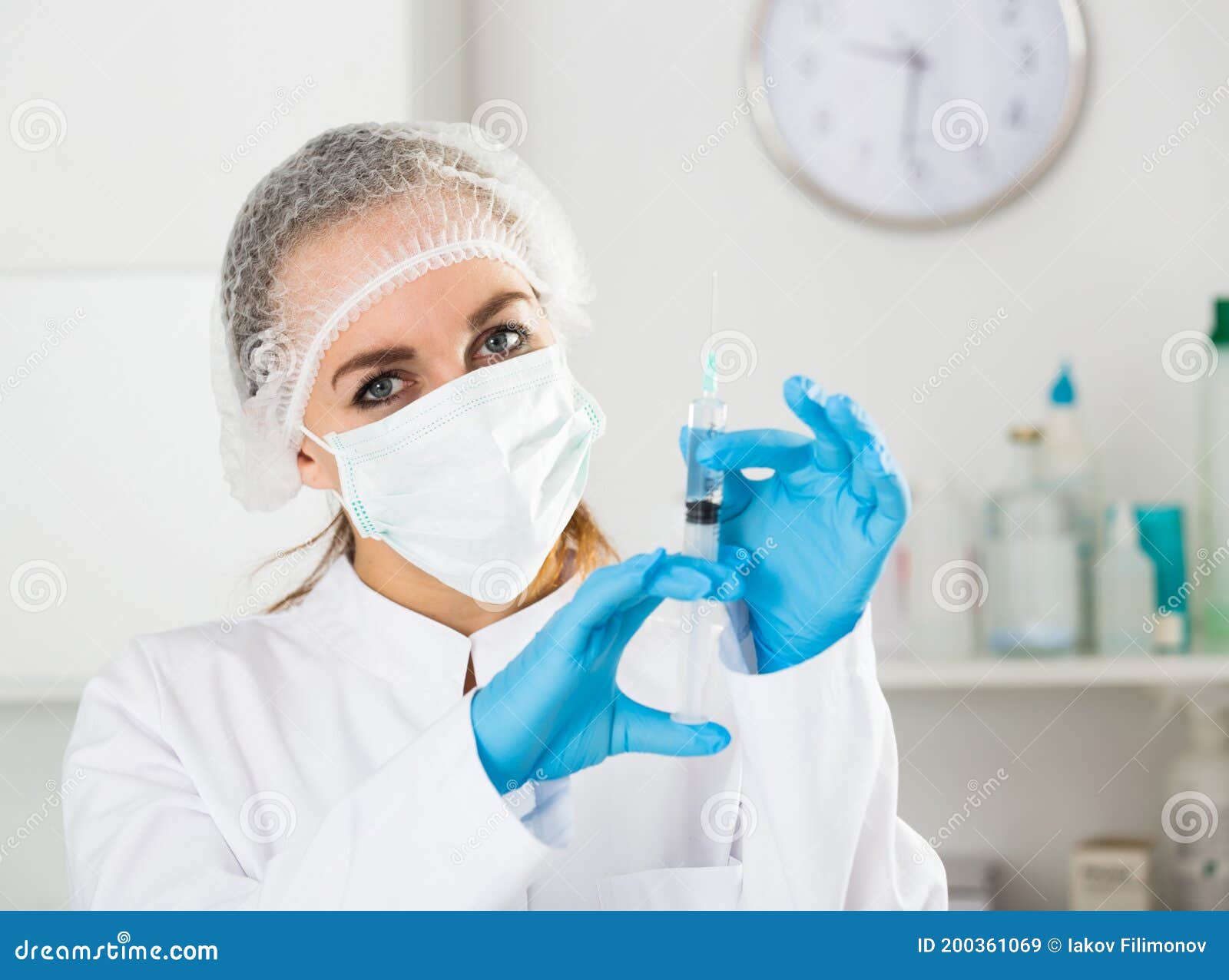 Female Nurse Preparing Injection Stock Image - Image of hospital ...