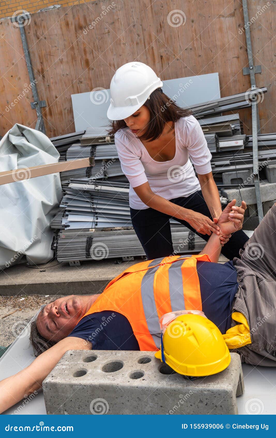 Builder injured at work stock photo. Image of hand, doctor - 155939006