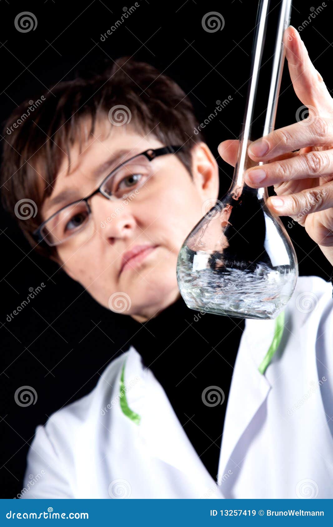 Female Scientist Experimenting Stock Image - Image of medical, atoms ...