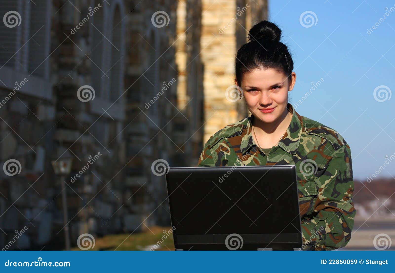 Wet Female Soldier Hold Rifle Machine Gun. Woman With Weapon Royalty ...