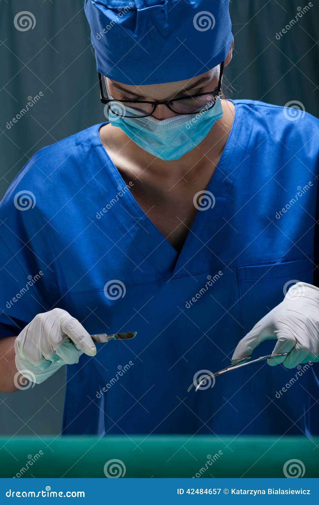 Female Surgeon during Operation Stock Image - Image of healthcare ...