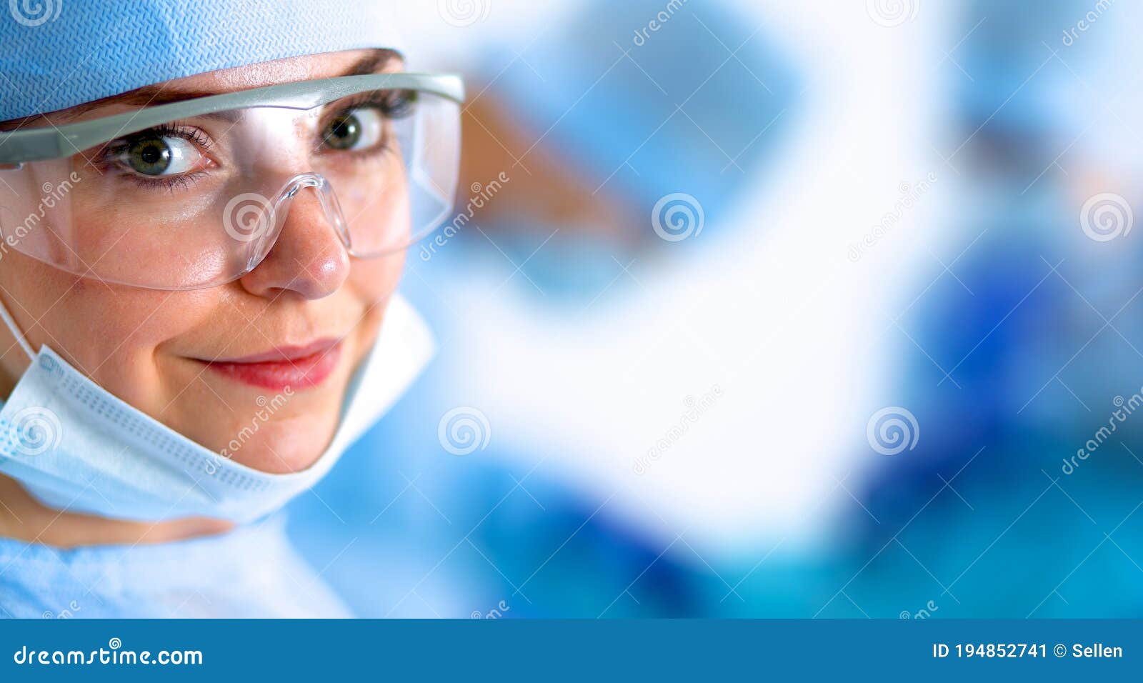 Female Surgery in the Operating Room Stock Image - Image of surgeon ...