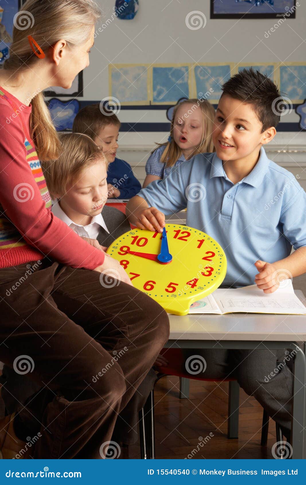Female Teacher in Primary School Teaching Children Stock Photo - Image ...
