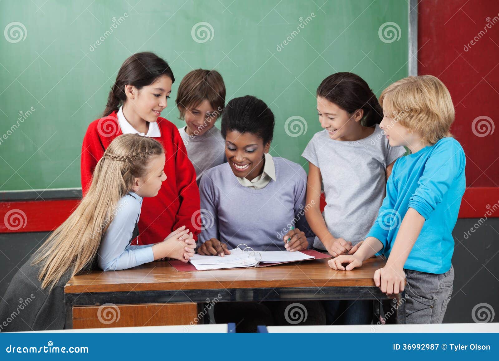 Female Teacher Teaching Schoolchildren at Desk Stock Image - Image of ... Female Teacher Teaching Schoolchildren at Desk Stock Image - Image of ...