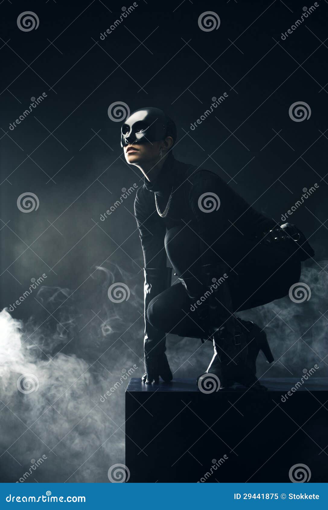 A Female Thief Is Caught In The Old Town And Thrown Behind The Bars Of ...